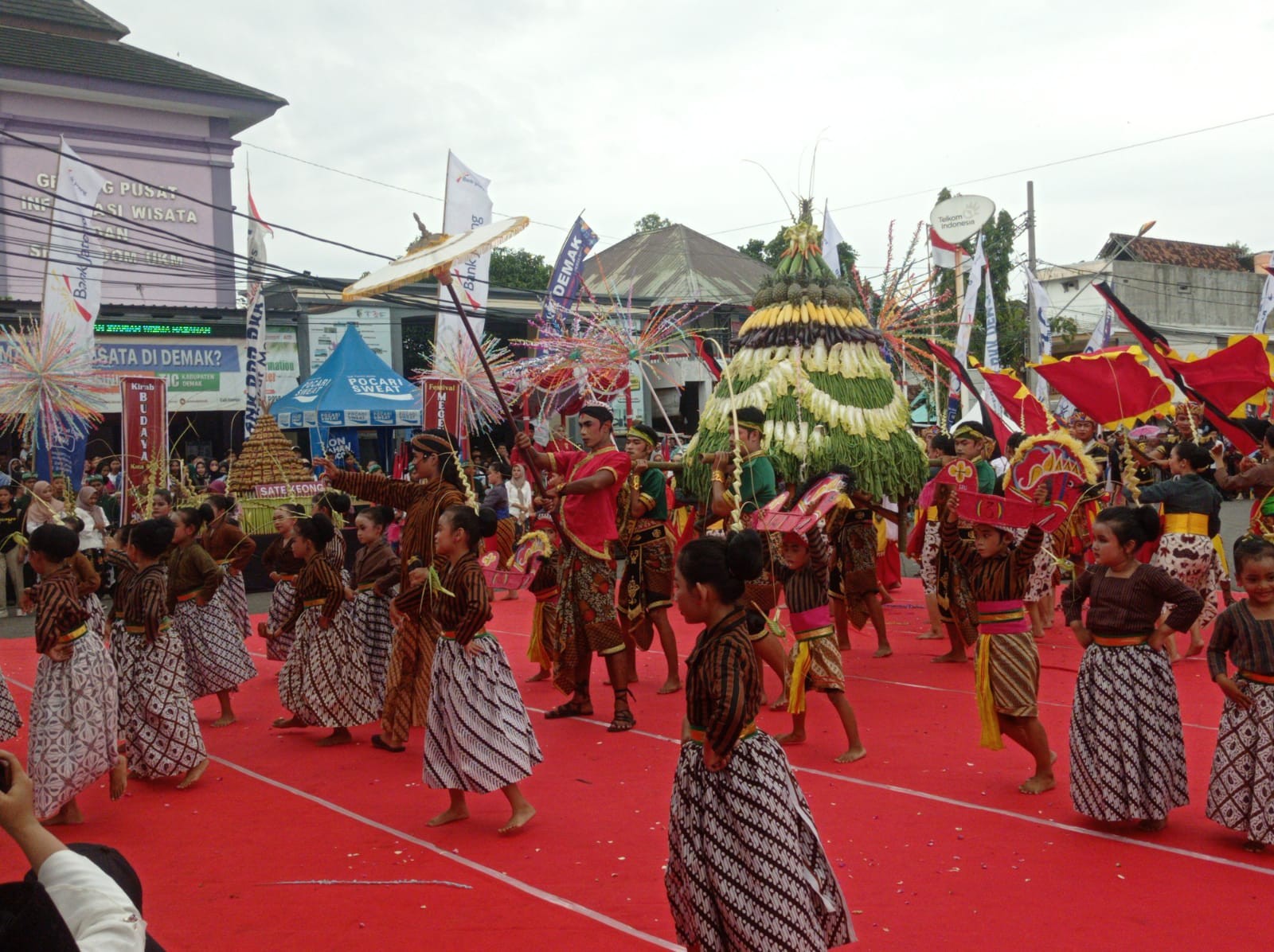 Ribuan Masyarakat Padati Festival Megengan di Demak - Notoprojo