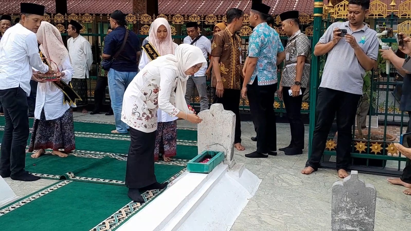 Ziarah Makam Raja Demak Jelang Pelaksanaan Grebeg Besar - Notoprojo